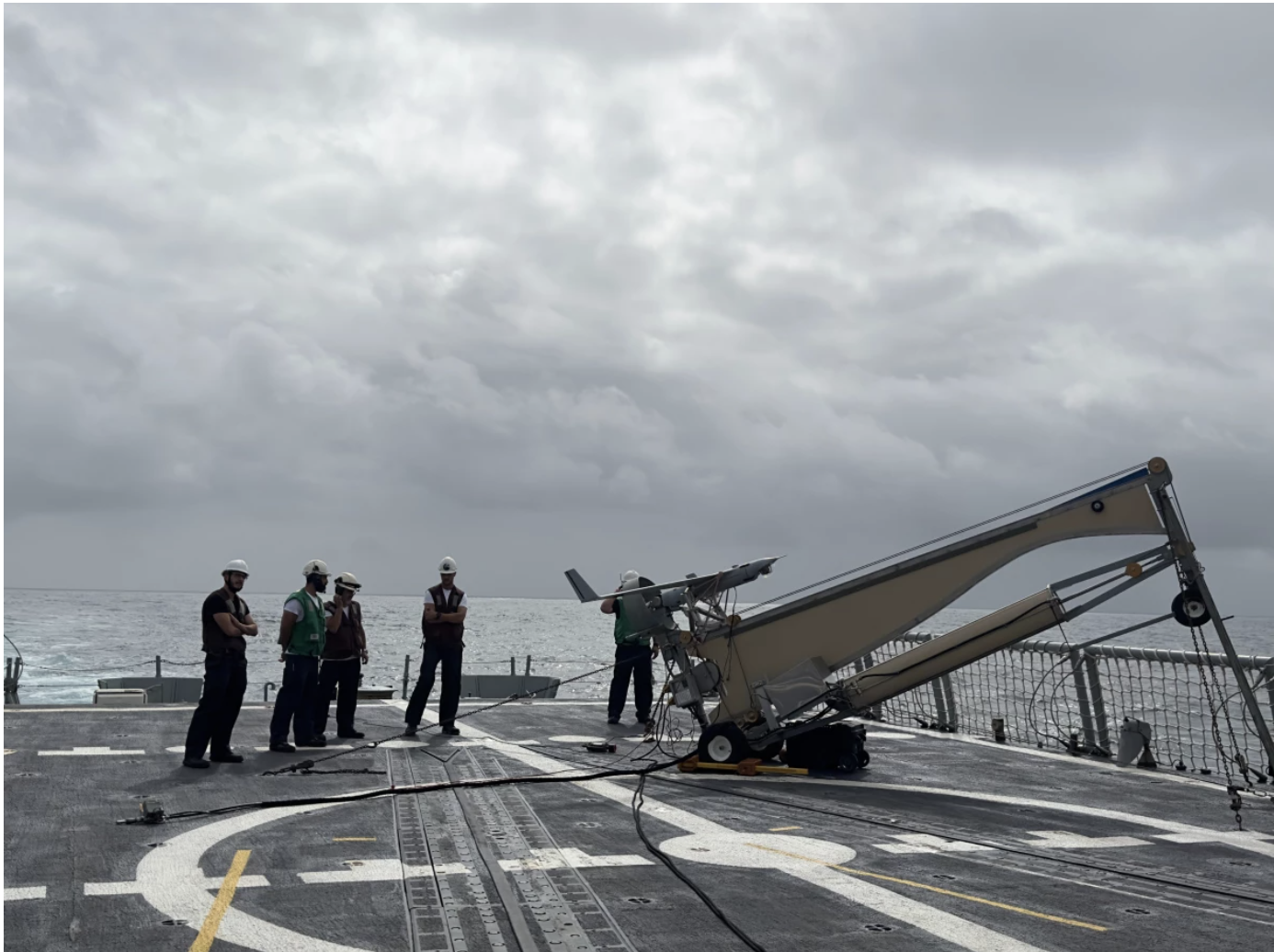 Scaneagle, the Navy drone that patrols the waters of the Indian Ocean ...